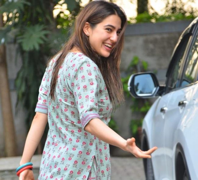 Bollywood Actress Sara Ali Khan Cute Smile